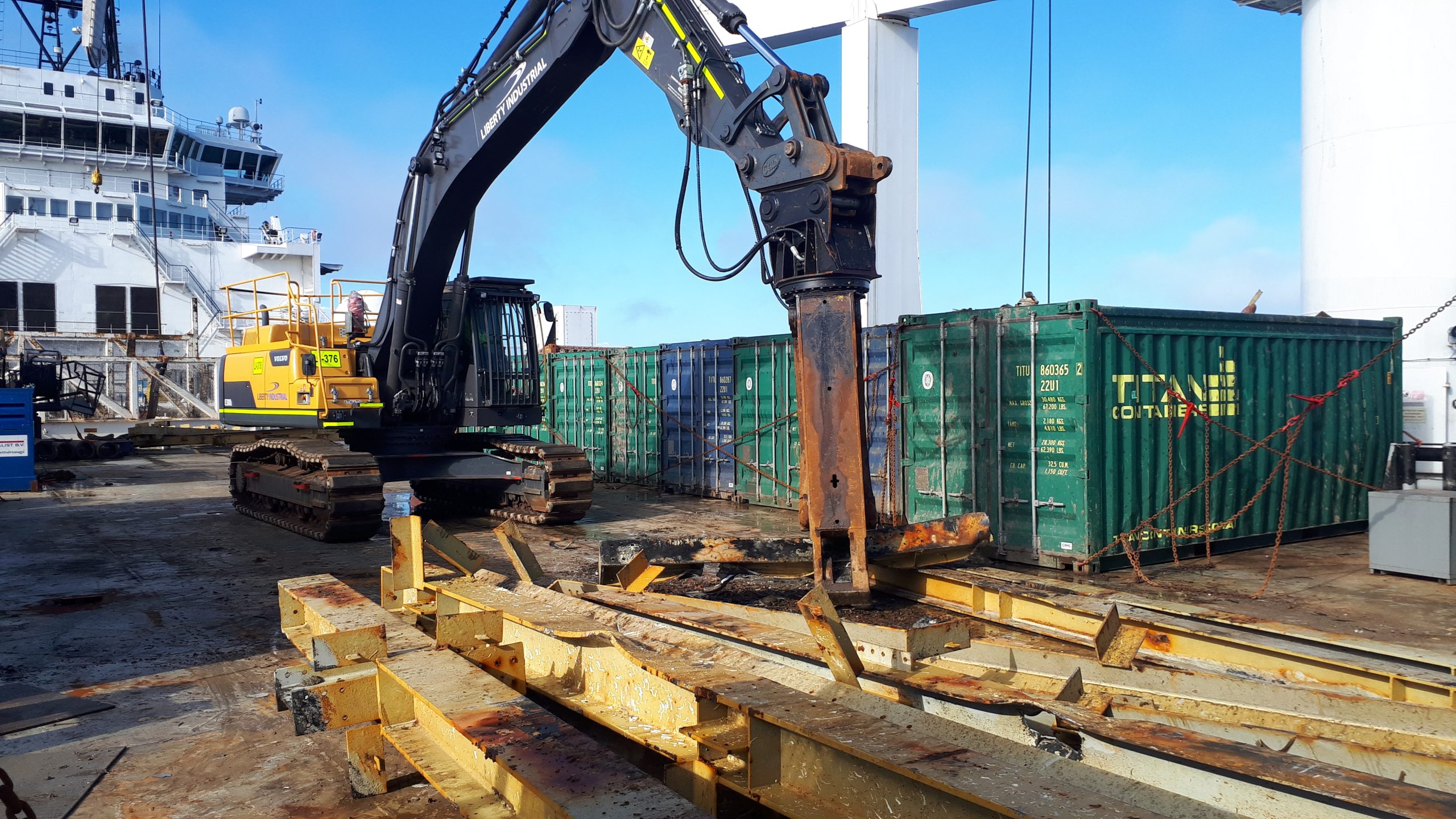 YM Efficiency Cargo Carrier Shipping Container Recovery - Liberty ...